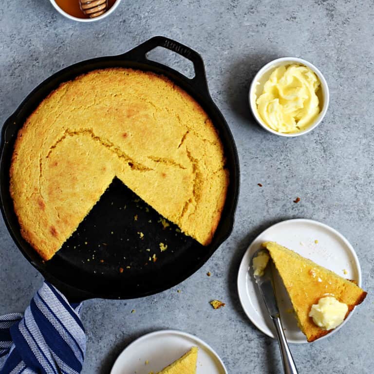 Southern Skillet Cornbread - Cooking with Curls
