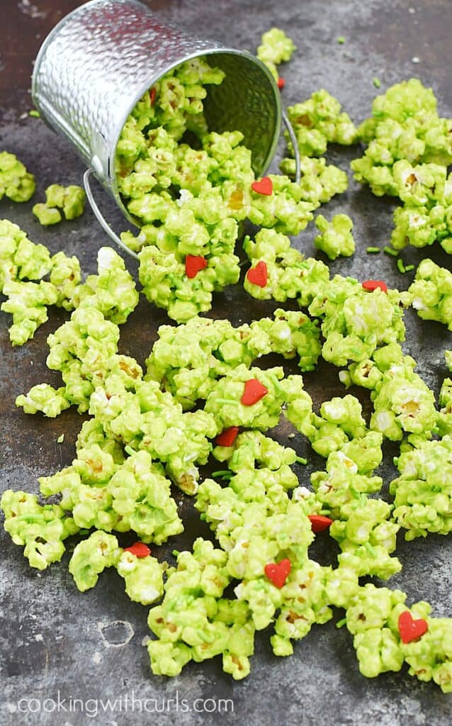 Grinch Popcorn - Cooking with Curls