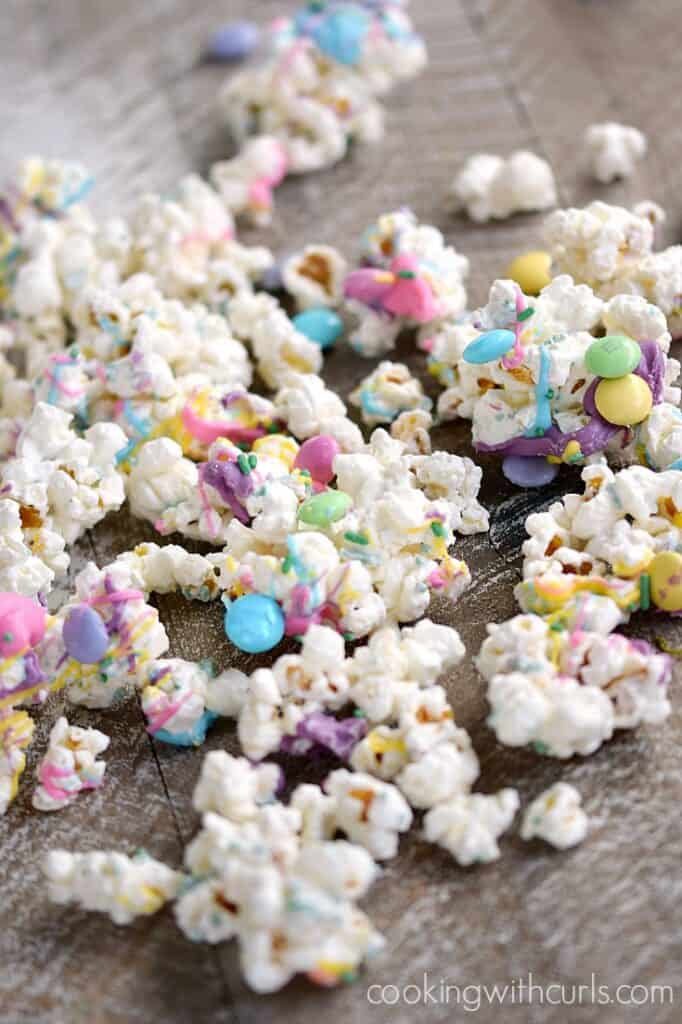 Springtime Chocolate Covered Popcorn - Cooking with Curls