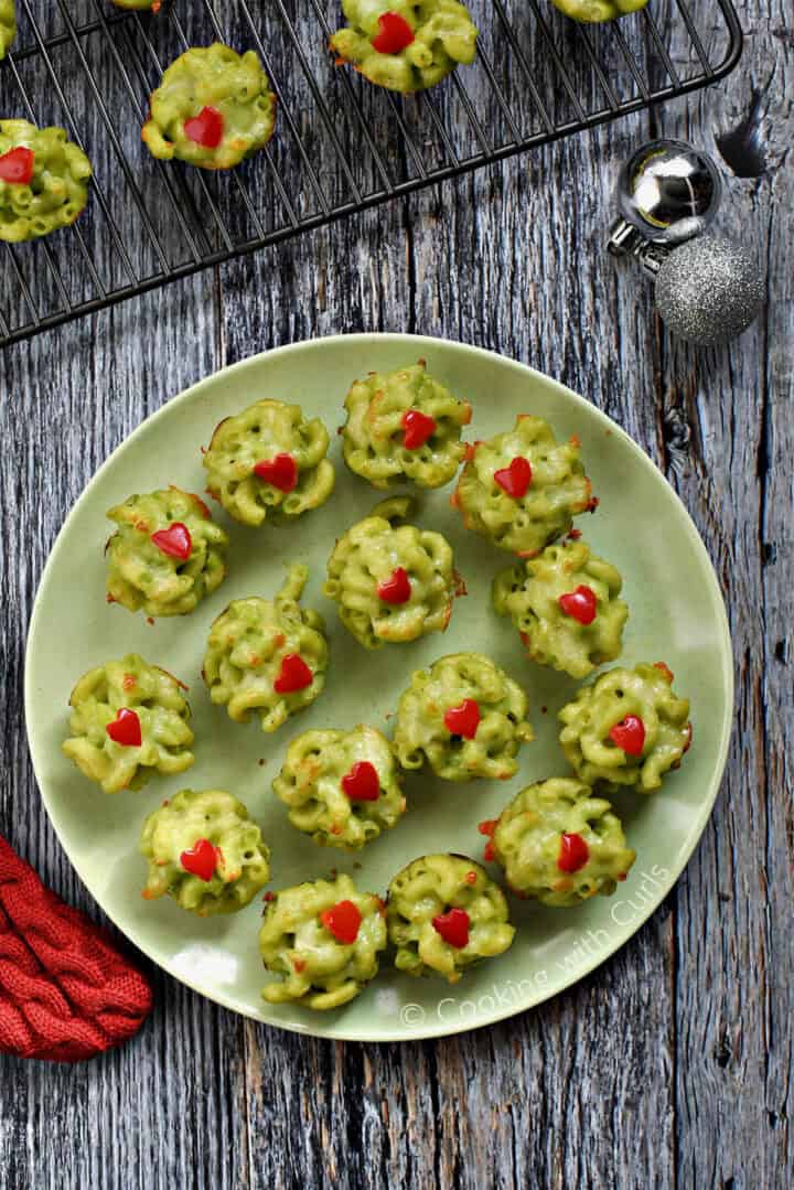 Grinch Mac and Cheese Bites - Cooking with Curls