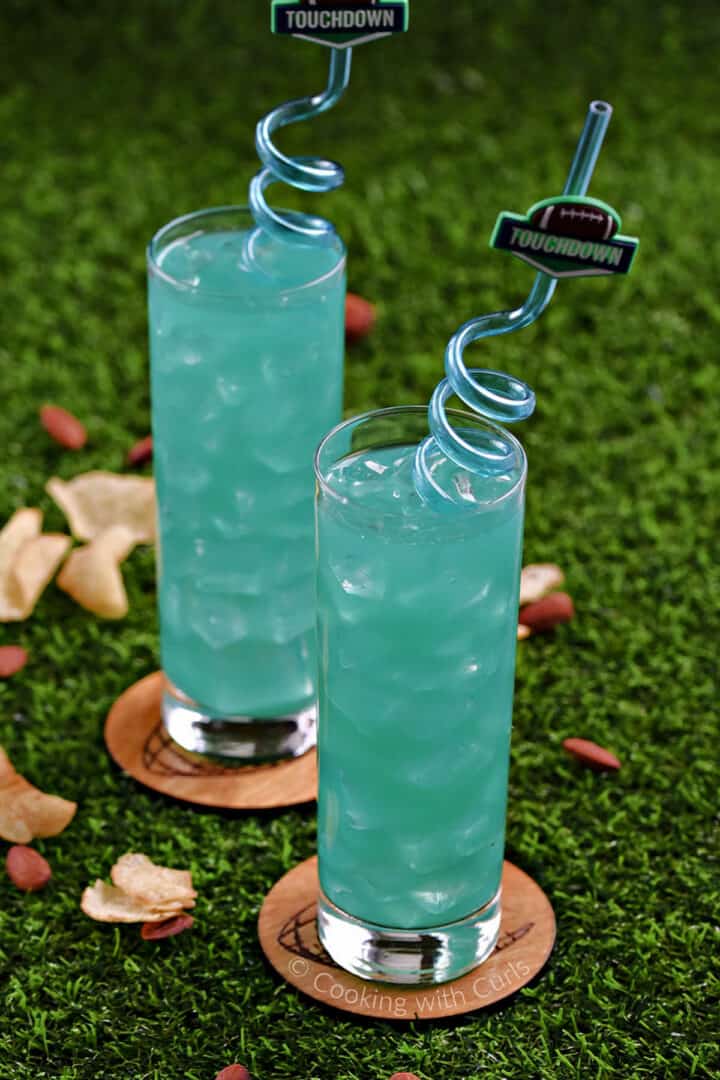 Philadelphia Eagles Cocktail - Cooking with Curls