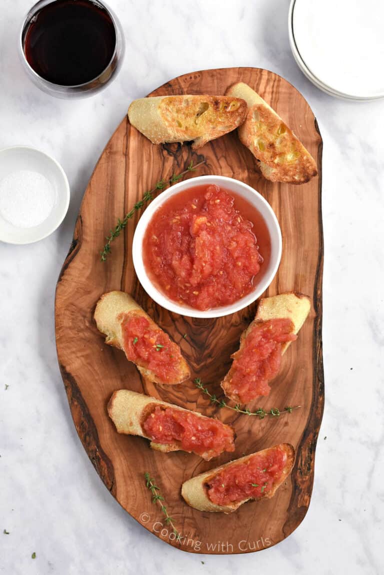 Pan con Tomate (Spanish Tomato Bread Recipe) - Cooking with Curls